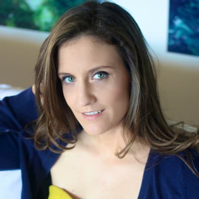 Julie Lake Bio, Wiki, Age, Height, Family, Husband, Children, Movies ...